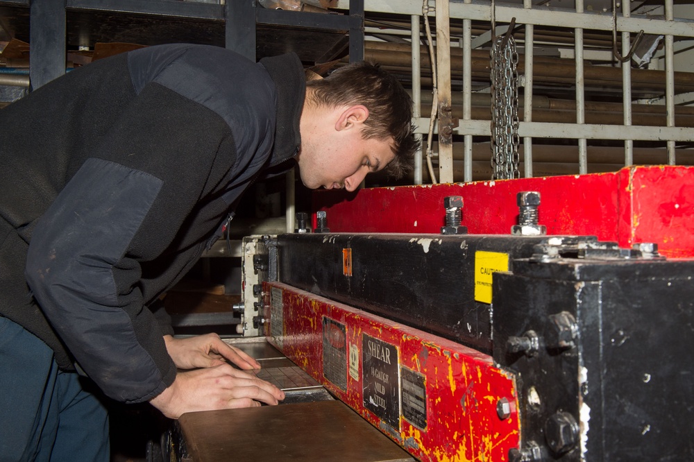 DVIDS - Images - USS Ronald Reagan (CVN 76) Sailors conduct machine ...