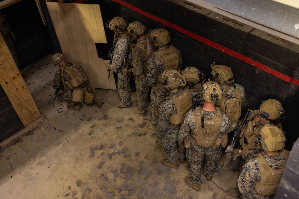 DVIDS - Images - Breacher Up! Weapons Company Battalion, Landing Team 1 ...