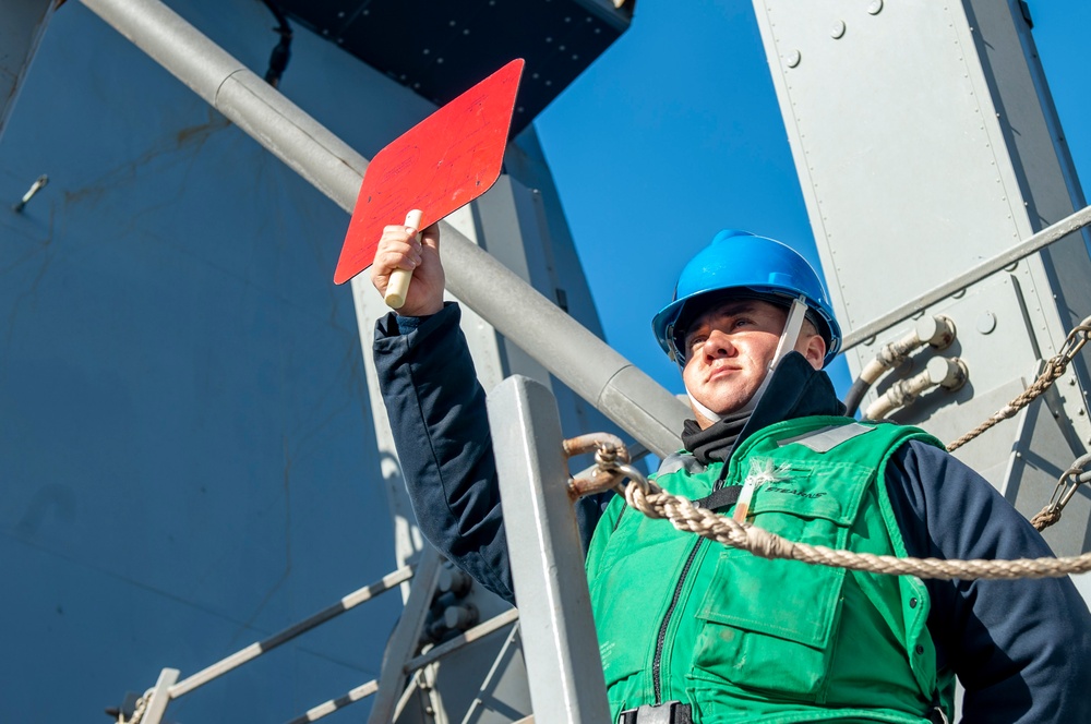 DVIDS - Images - USS Hopper Replenishment-At-Sea [Image 1 of 7]