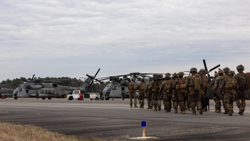DVIDS - Images - MSPF and BLT 1/8 Conduct Pre-Raid Flight Ops [Image 1 ...