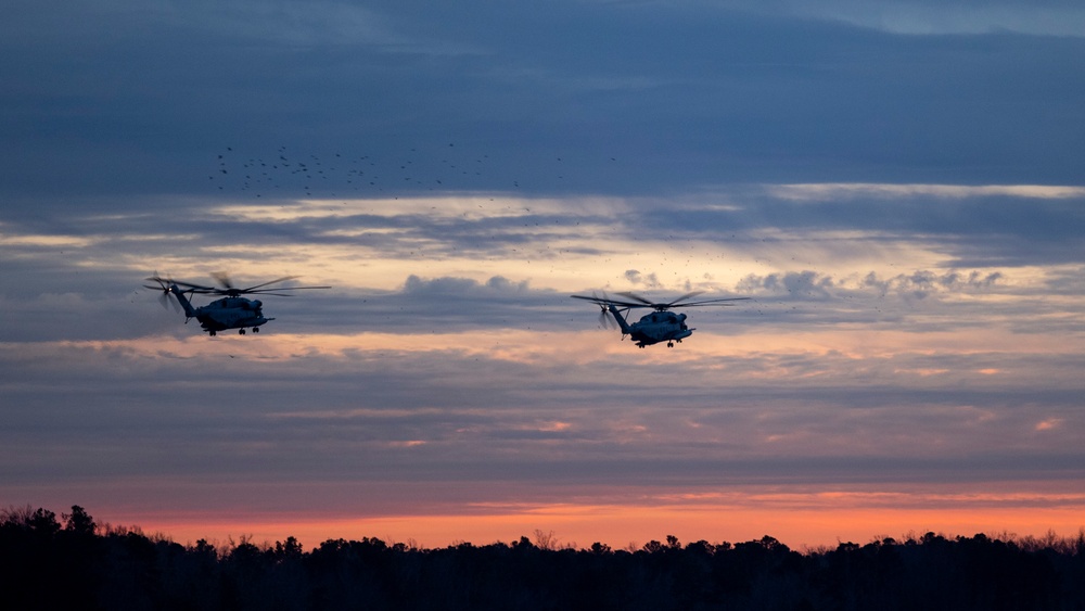 DVIDS - Images - MSPF and BLT 1/8 Conduct Pre-Raid Flight Ops [Image 2 ...