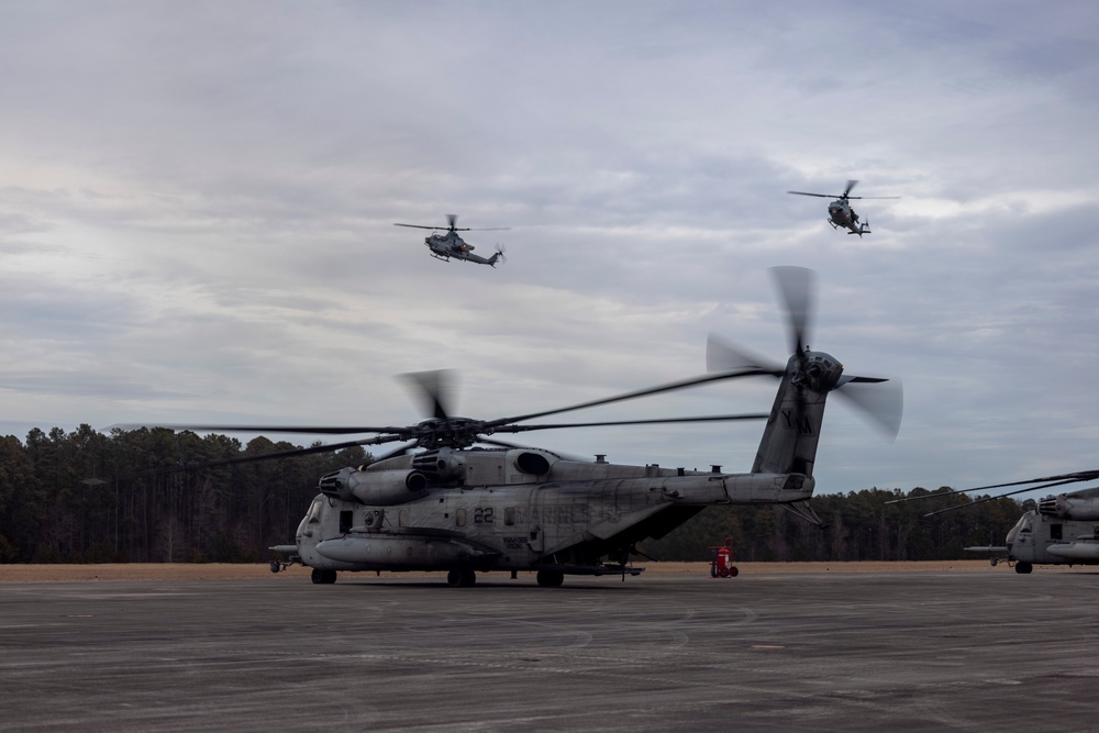 DVIDS - Images - MSPF and BLT 1/8 Conduct Pre-Raid Flight Ops [Image 2 ...