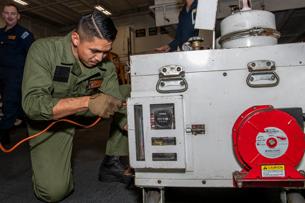 DVIDS - Images - Abraham Lincoln conducts routine operations [Image 3 of 6]