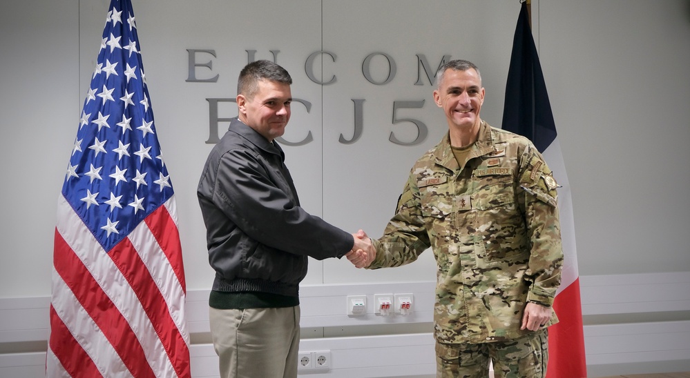 DVIDS - News - French delegation visits USEUCOM, strengthens strategic ...
