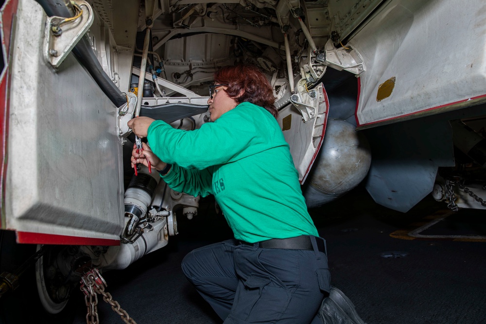 DVIDS - Images - Abraham Lincoln conducts routine operations [Image 6 of 6]