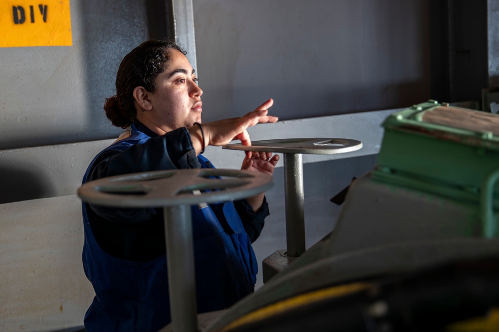 DVIDS - Images - Abraham Lincoln conducts Nixie stream testing [Image 1 ...