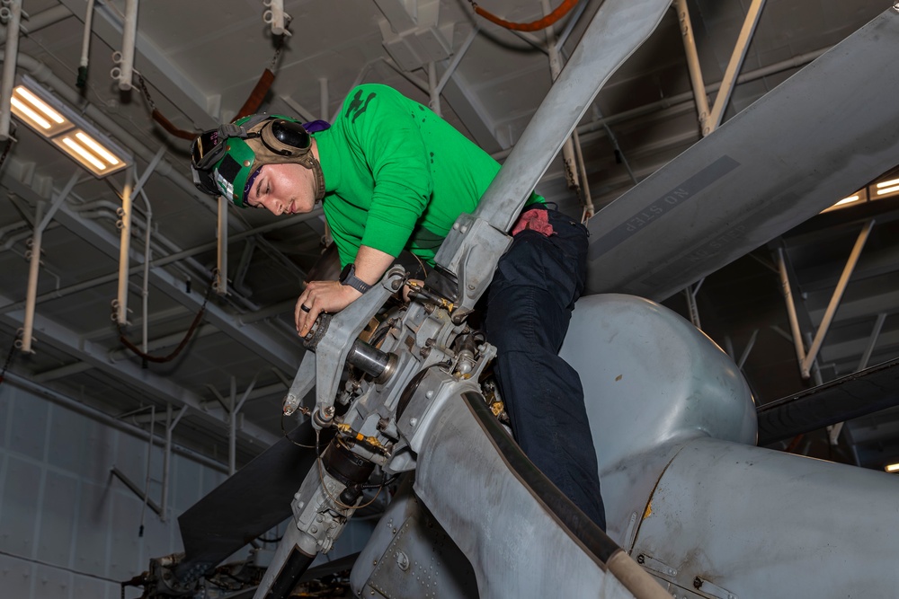 DVIDS - Images - Abraham Lincoln conducts routine operations [Image 4 of 7]