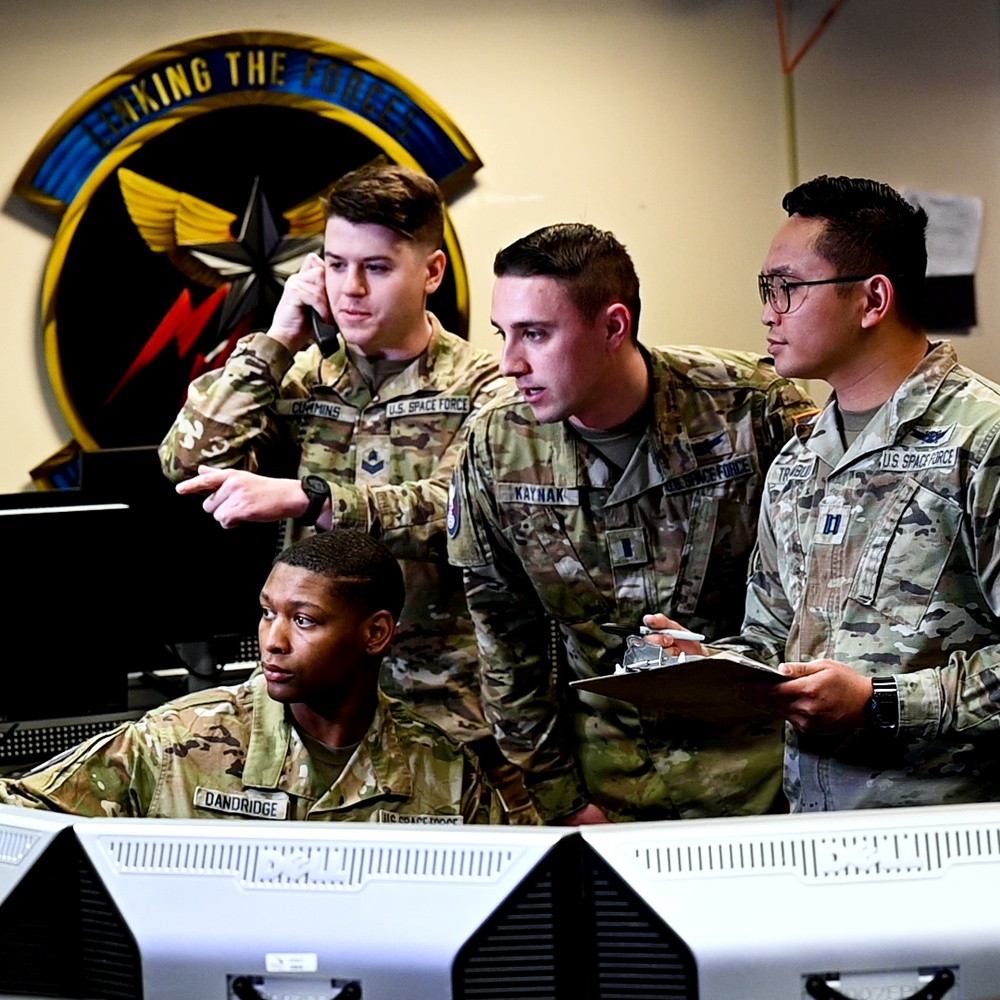 DVIDS - Images - 4 SOPS Guardians provide satellite support