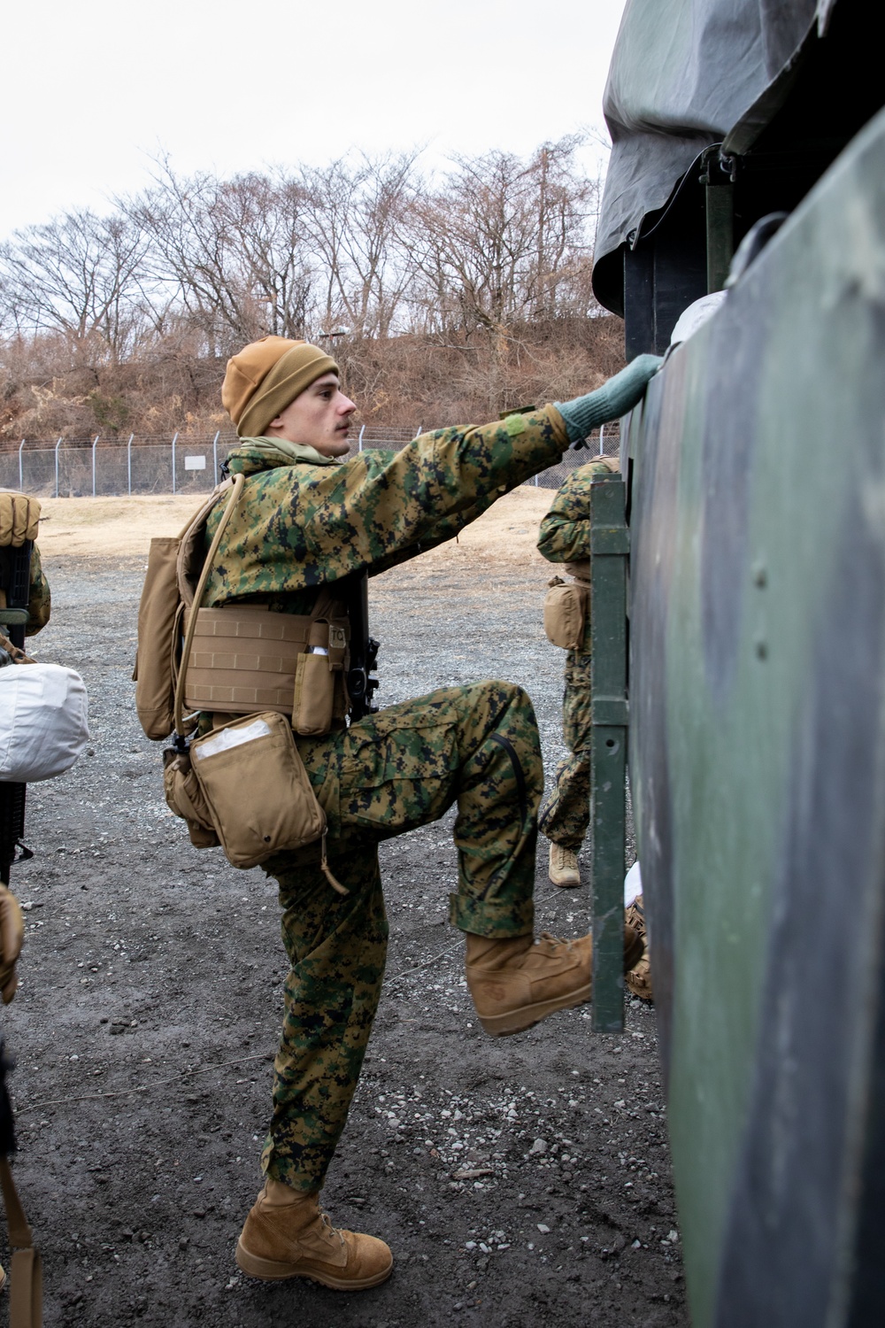 DVIDS - Images - CLR-3 Conducts Battle Hand Off Drills [Image 2 of 8]