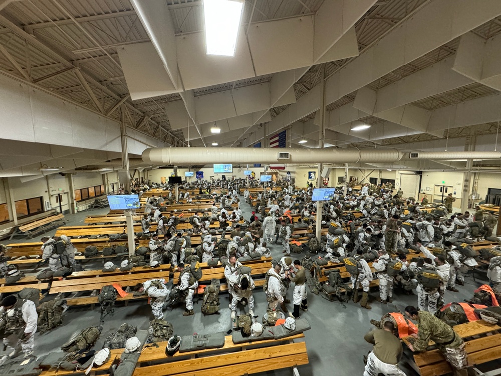 DVIDS - Images - 11th Airborne Division Jumps into Donnelly Training ...