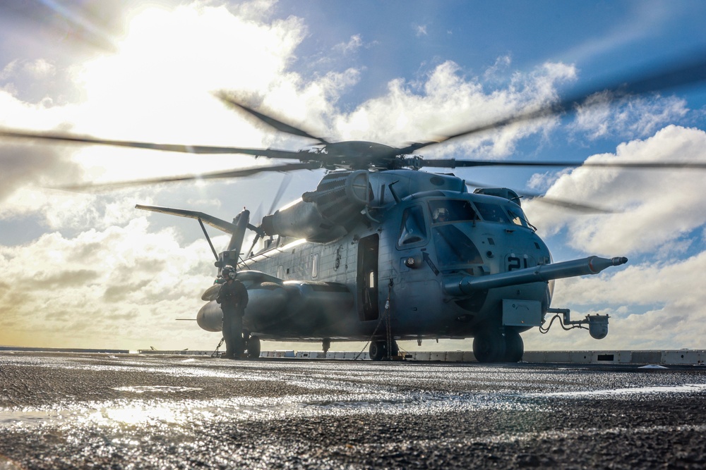 DVIDS - Images - Super Stallions Maintain Readiness Aboard USS Somerset ...