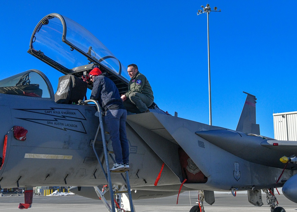 DVIDS - Images - 104th Fighter Wing hosts Springfield Thunderbirds for ...
