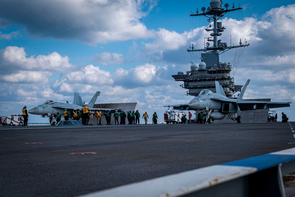 DVIDS - Images - Flight Deck Certification [Image 2 of 2]