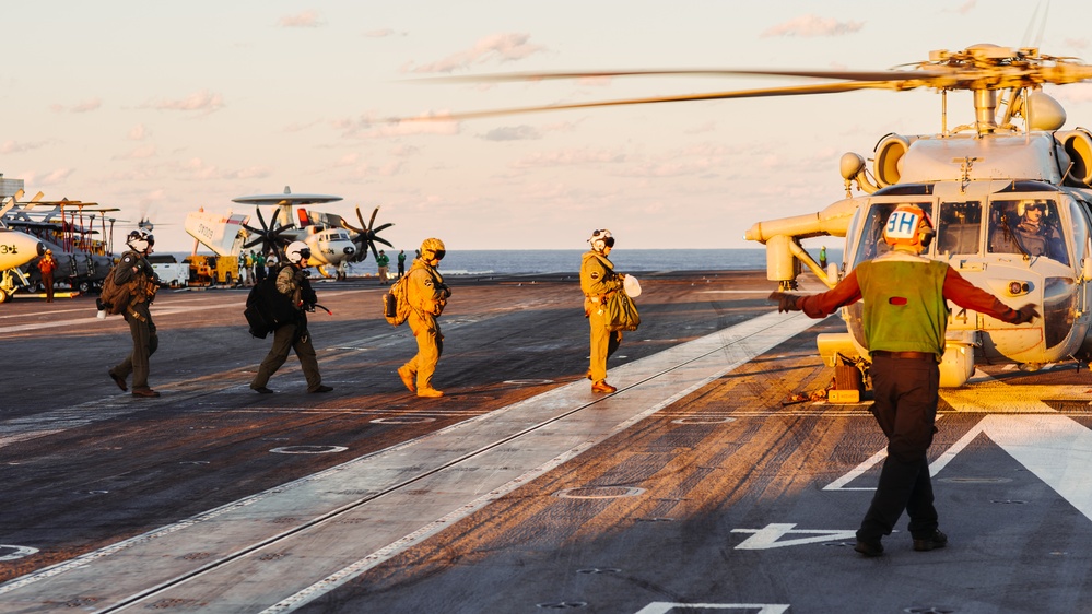 DVIDS - Images - Twilight Flight Operations aboard George Washington [Image 1 of 7]