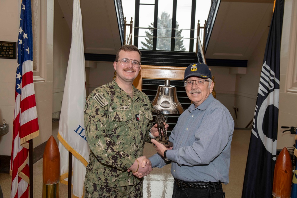DVIDS - Images - NSGL Sailors, Receive Awards [Image 3 of 6]