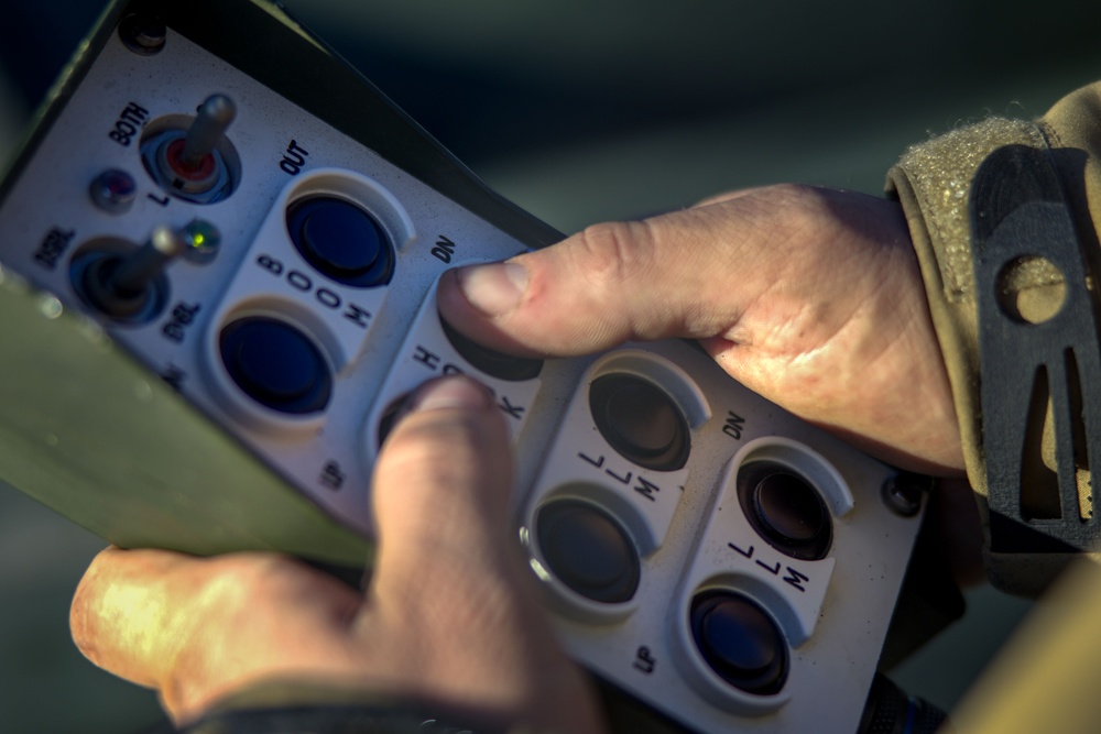 DVIDS - Images - ARCTIC EDGE 2024: Fox 2/14 Marines conduct HIMARS ...