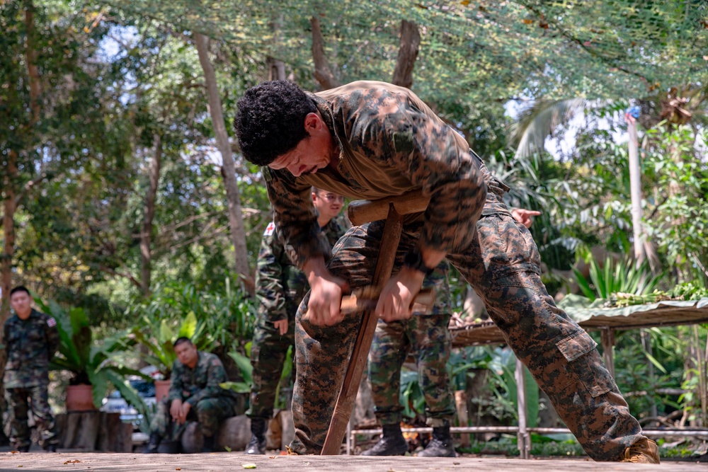 DVIDS - Images - 15th MEU Learns How to Survive in the Jungle [Image 8 of 20]
