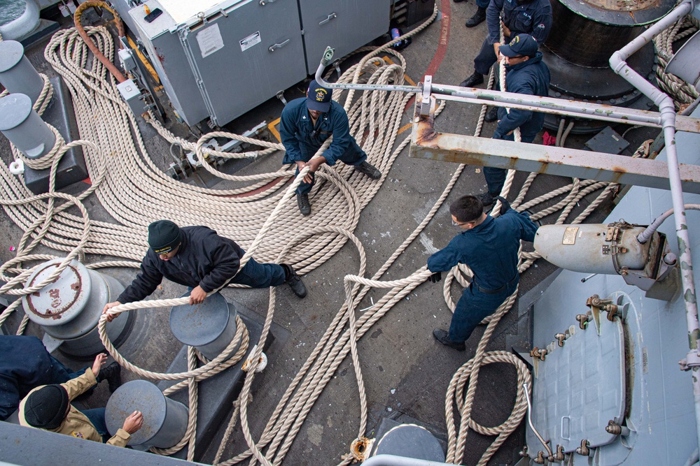 DVIDS - Images - USS America (LHA 6) pulls in to Osaka, Japan [Image 2 ...