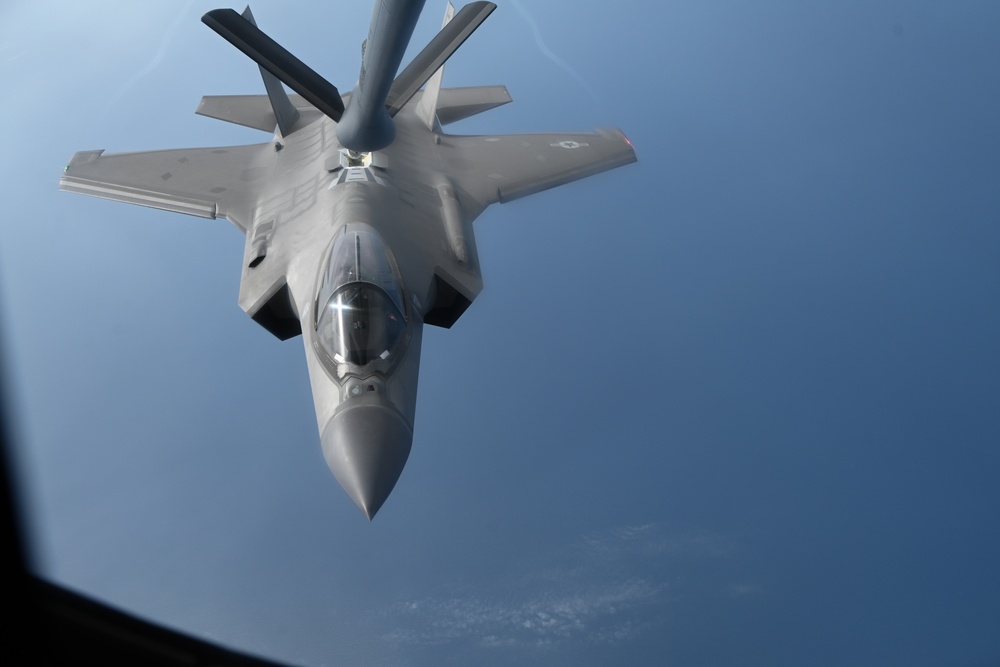 DVIDS - Images - Gassin' Up [Image 6 of 8]