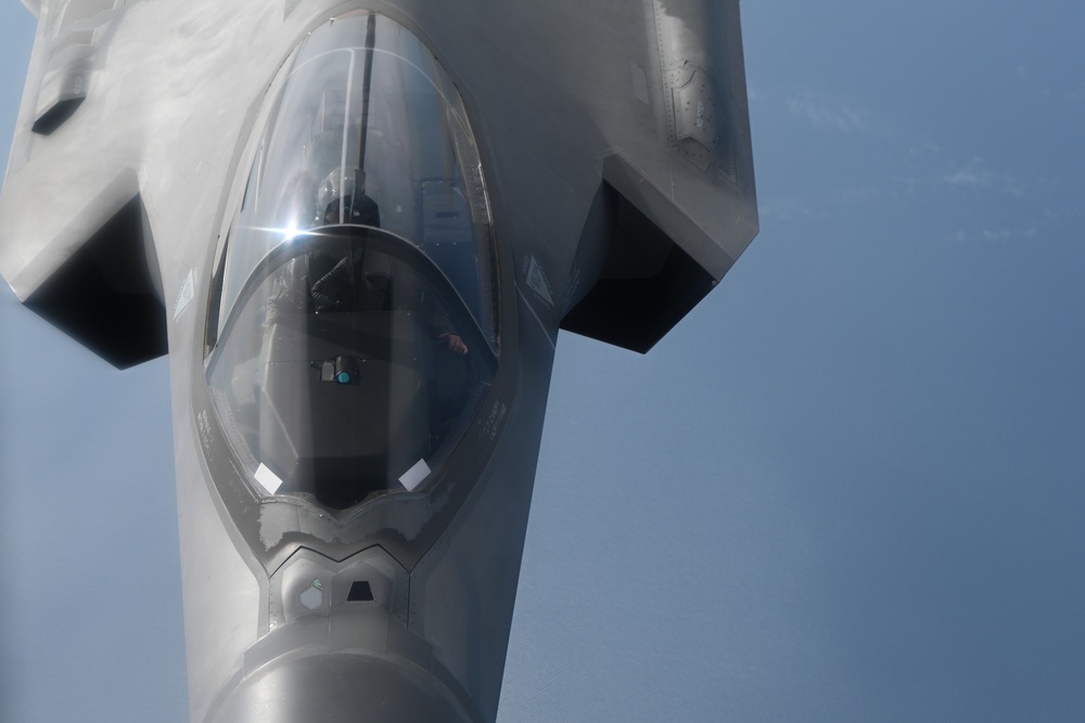 DVIDS - Images - Gassin' Up [Image 8 of 8]