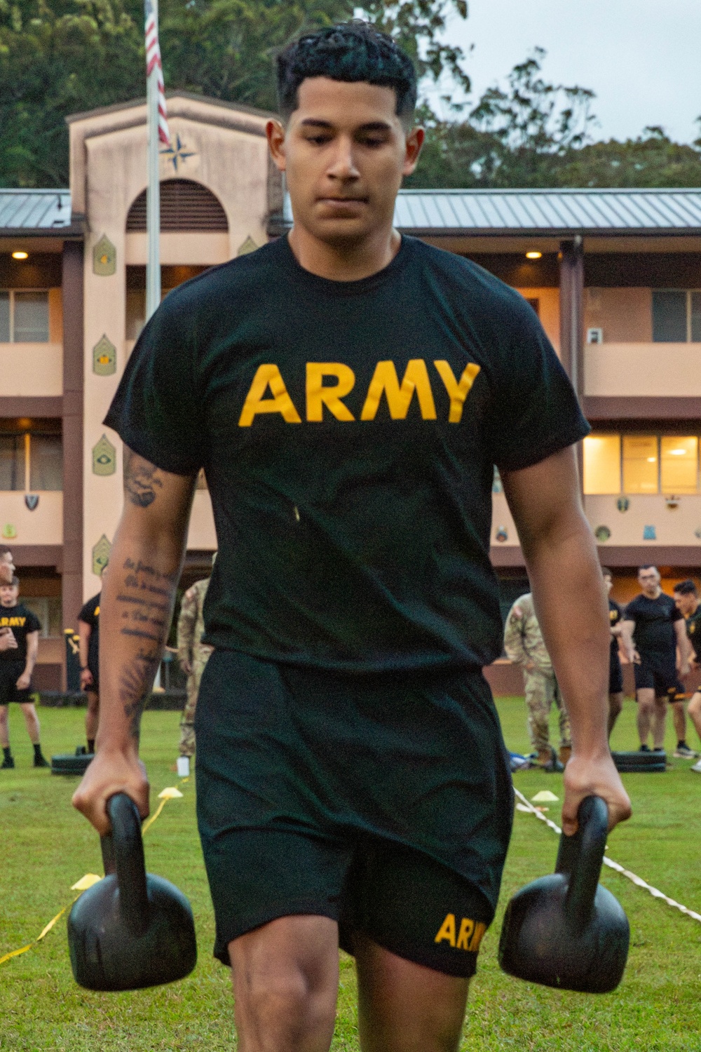 DVIDS - Images - 25ID Best Squad Competition ACFT [Image 2 of 3]