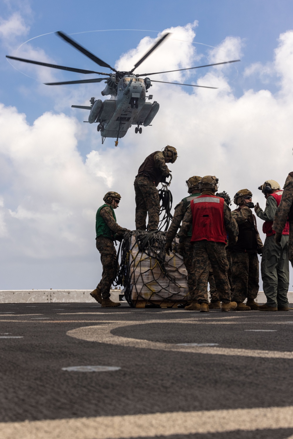 DVIDS - Images - VMM-165 (Rein.), CLB-15 Conduct HST While Underway ...