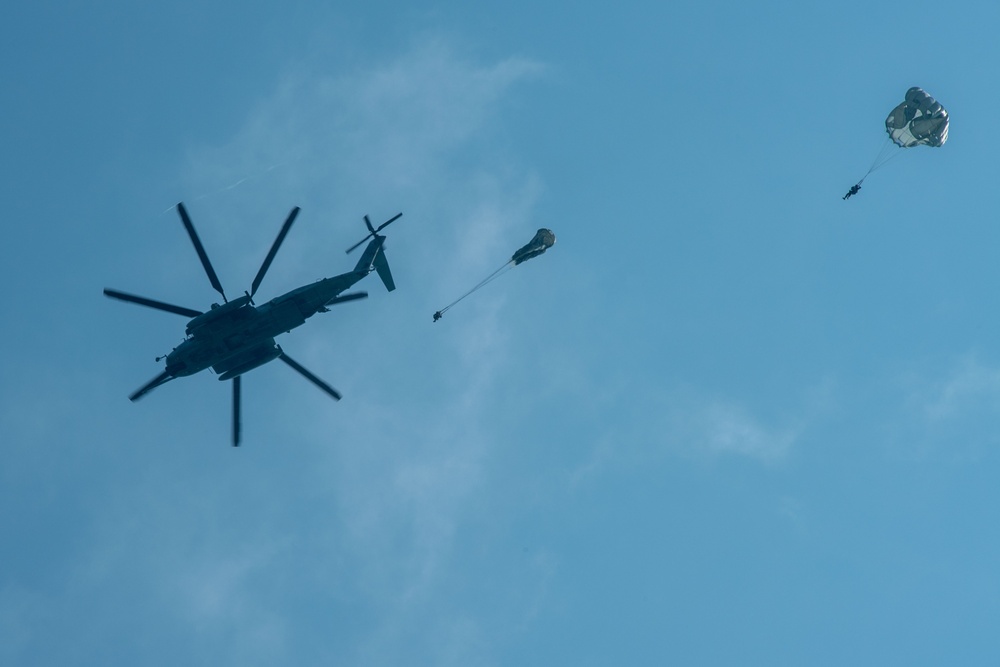 DVIDS - Images - U.S. Navy EOD, Royal Thai Navy EOD Perform Static Line ...