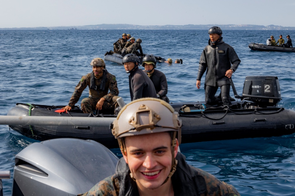 DVIDS - Images - 31st MEU, JGSDF conduct helocast training [Image 12 of 16]