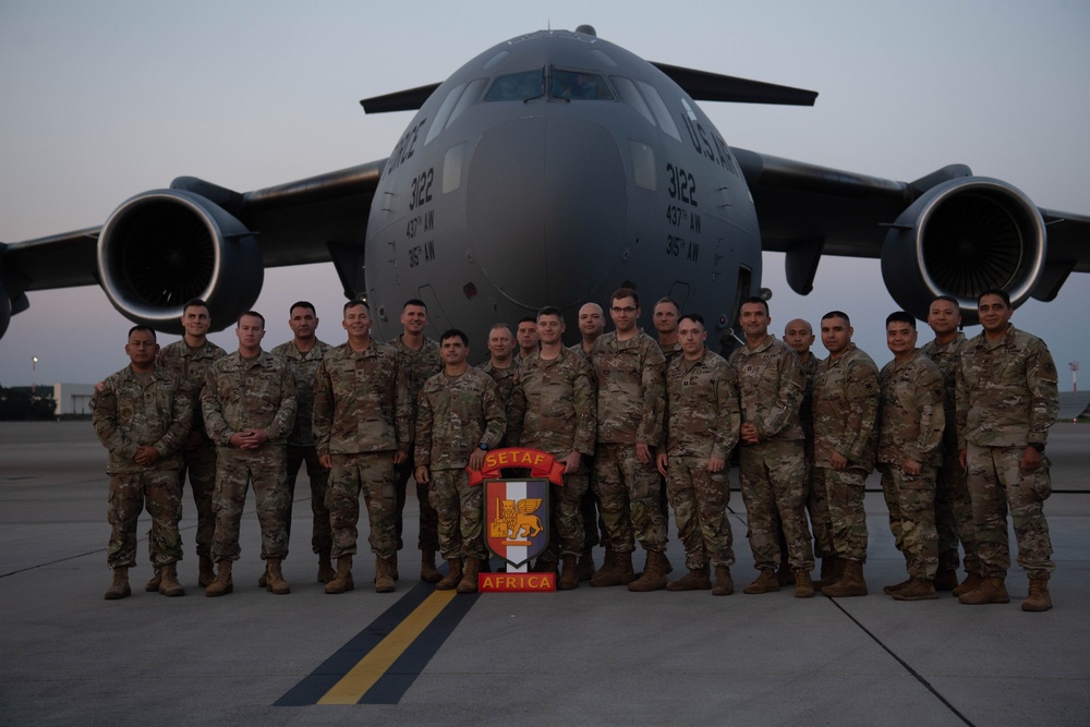DVIDS - Images - SETAF-AF Soldiers receive Niger deployment awards ...