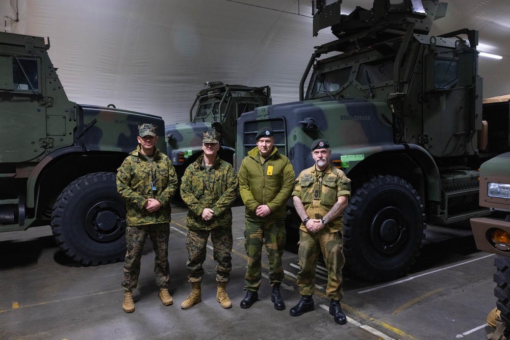 DVIDS - Images - Assistant Commandant of U.S. Marine Corps visits ...