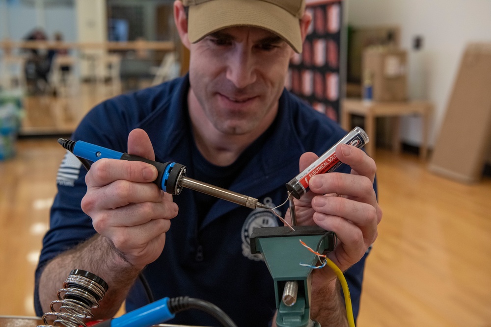 DVIDS - Images - RTC Sailors Volunteer at SeaPerch [Image 11 of 12]