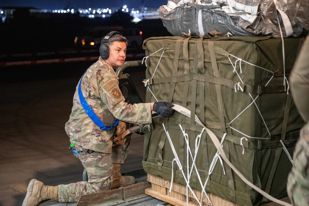 DVIDS - Images - Humanitarian Aid Airdrops [Image 15 of 17]