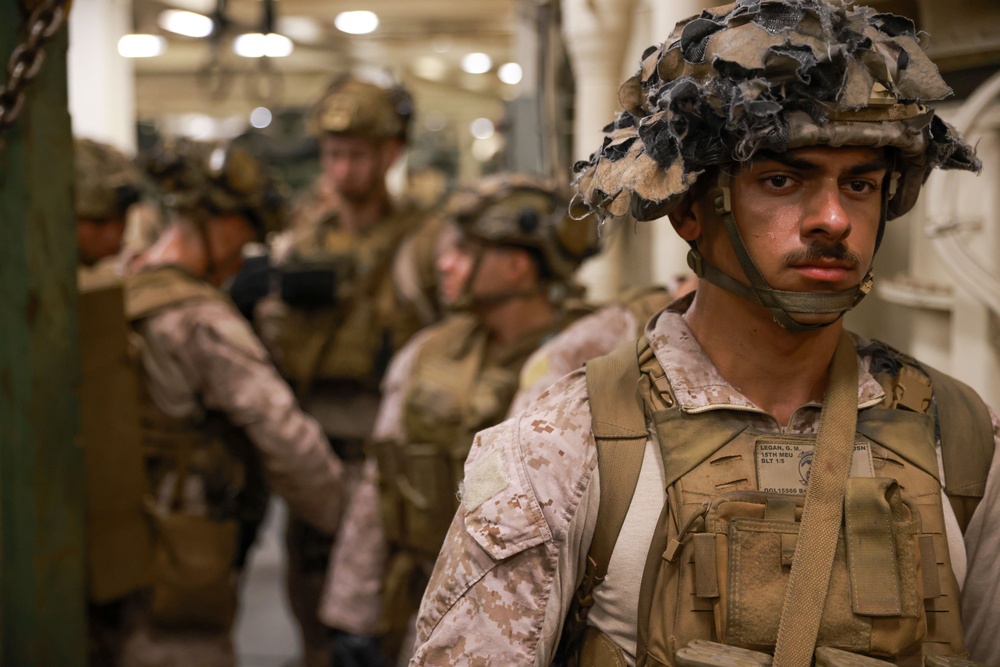 DVIDS - Images - BLT 1/5 Slides into Tiger TRIUMPH 24 [Image 7 of 9]