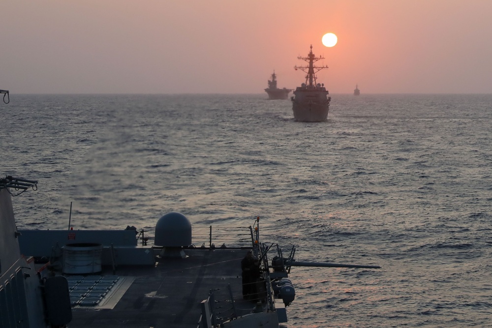 DVIDS - Images - Sailors aboard the USS Howard (DDG 83) conduct a live ...