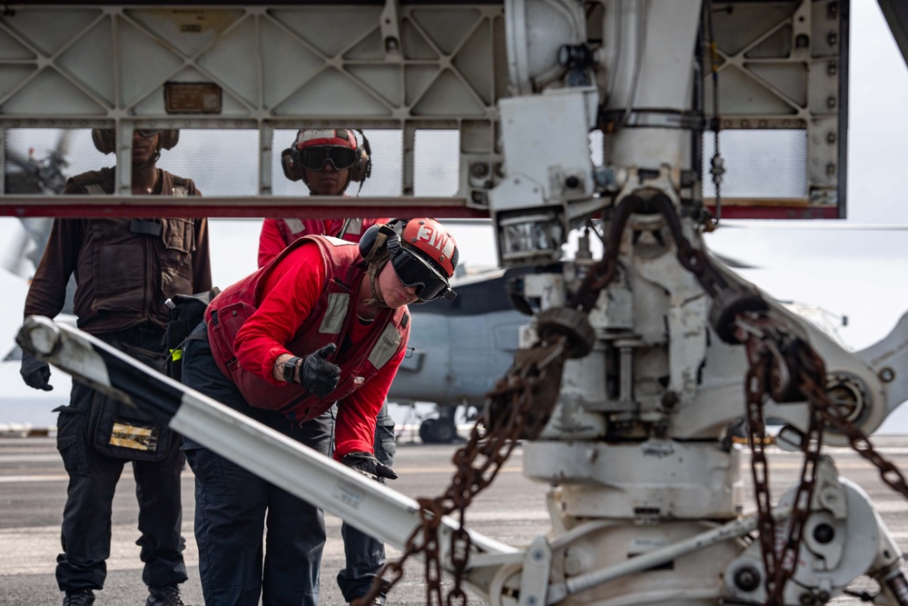 DVIDS - Images - Theodore Roosevelt Flight Ops [Image 7 of 8]