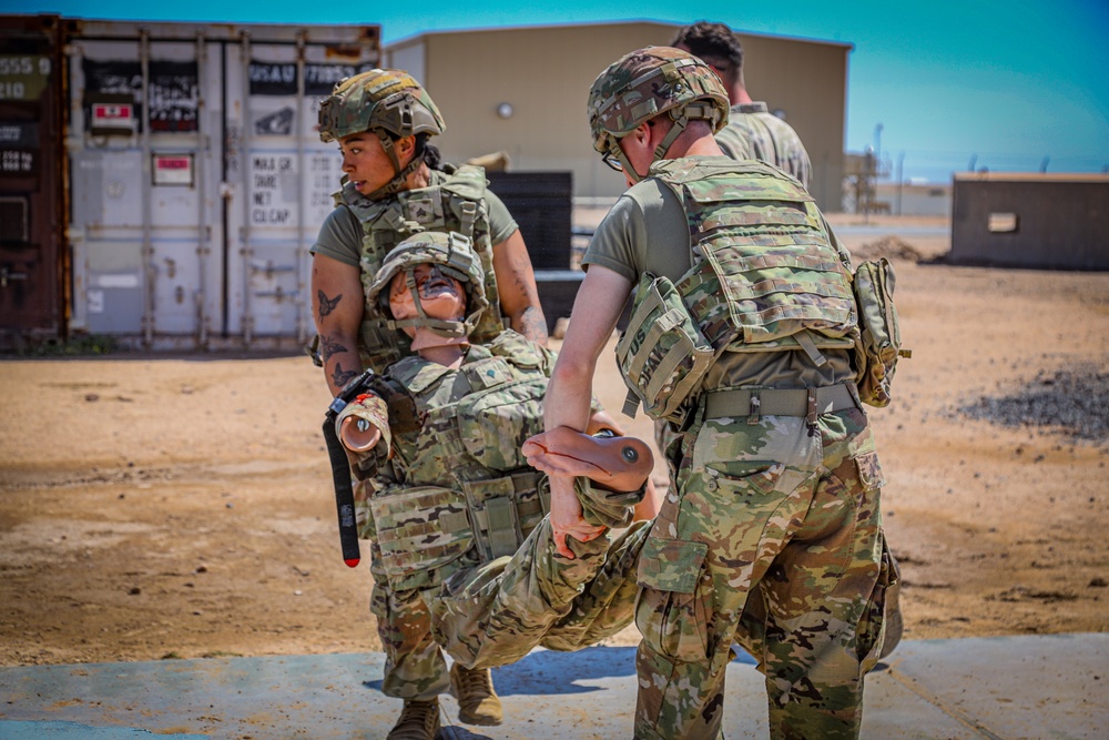 DVIDS - Images - 82nd CAB Combat Life Saver Validation [Image 20 of 25]