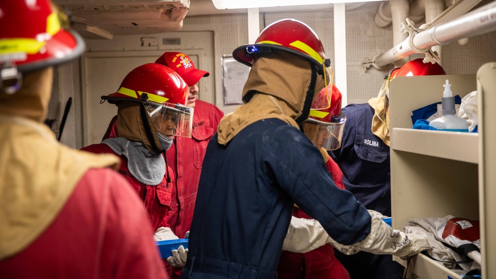 DVIDS - Images - USS Russell damage control drill [Image 2 of 5]