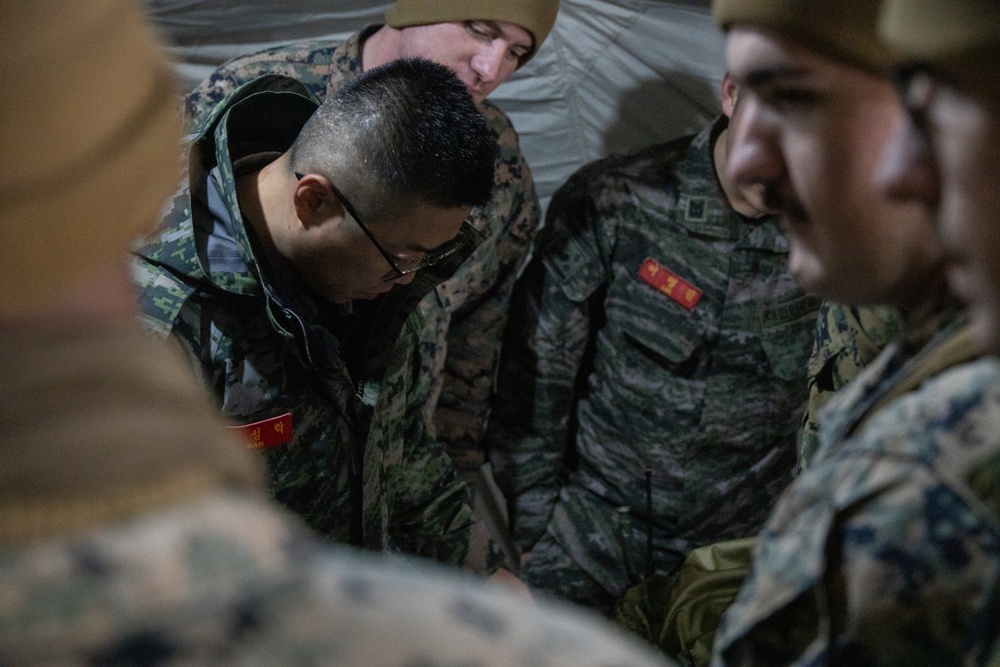 DVIDS - Images - U.S. Marines, Koreans share communications knowledge ...