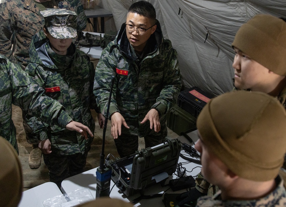 DVIDS - Images - U.S. Marines, Koreans share communications knowledge ...