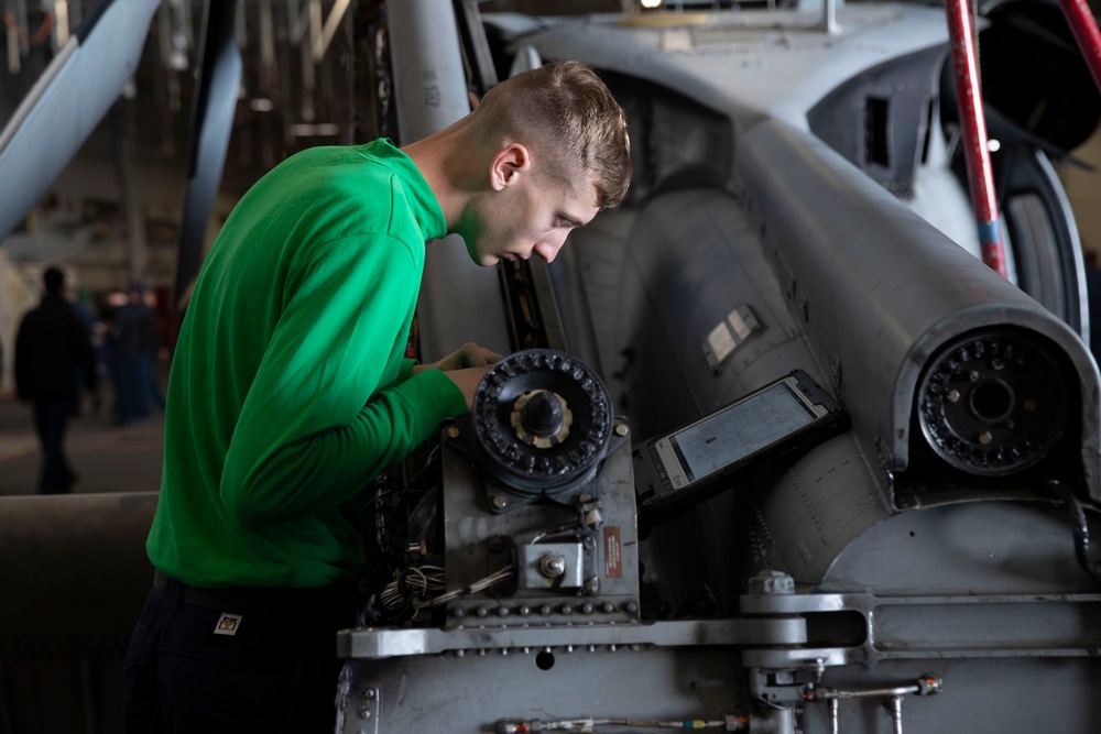 DVIDS - Images - Abraham Lincoln conducts routine operations [Image 6 of 6]