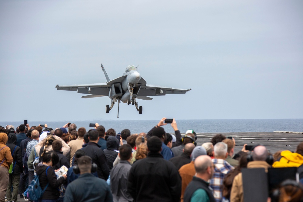 DVIDS - Images - Abraham Lincoln conducts routine operations [Image 6 of 9]