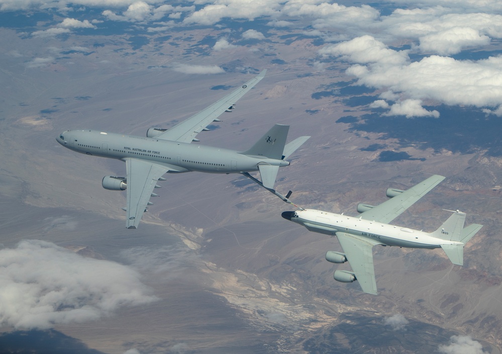 DVIDS - Images - Expanding air-to-air refuelling support [Image 1 of 6]