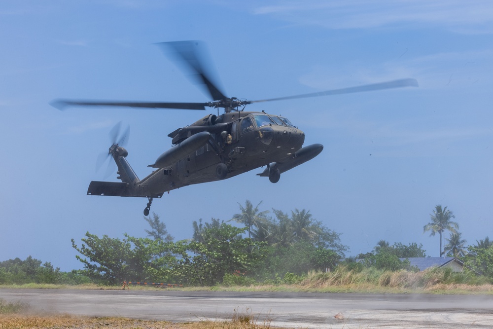 DVIDS - Images - Balikatan 24: 3rd MLR Trains with U.S. Army UH-60M ...