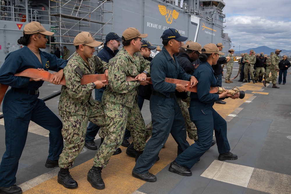 DVIDS - Images - USS Tripoli's Sailors Conduct Flight Deck Firefighting Training [Image 3 of 7]