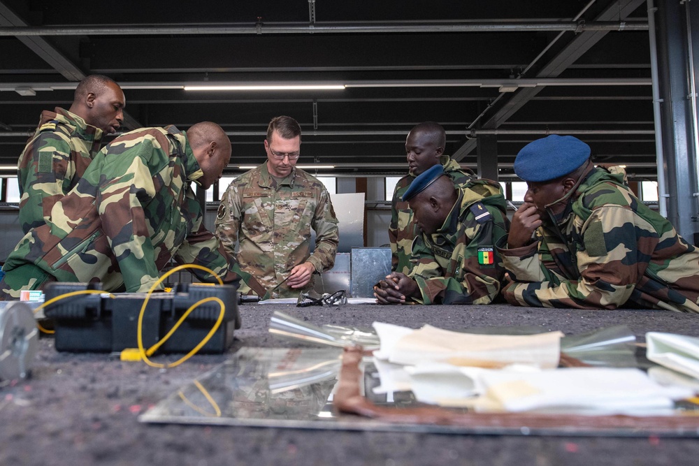 DVIDS - News - 86th MXS, 435th CRSS hosts Senegalese air force
