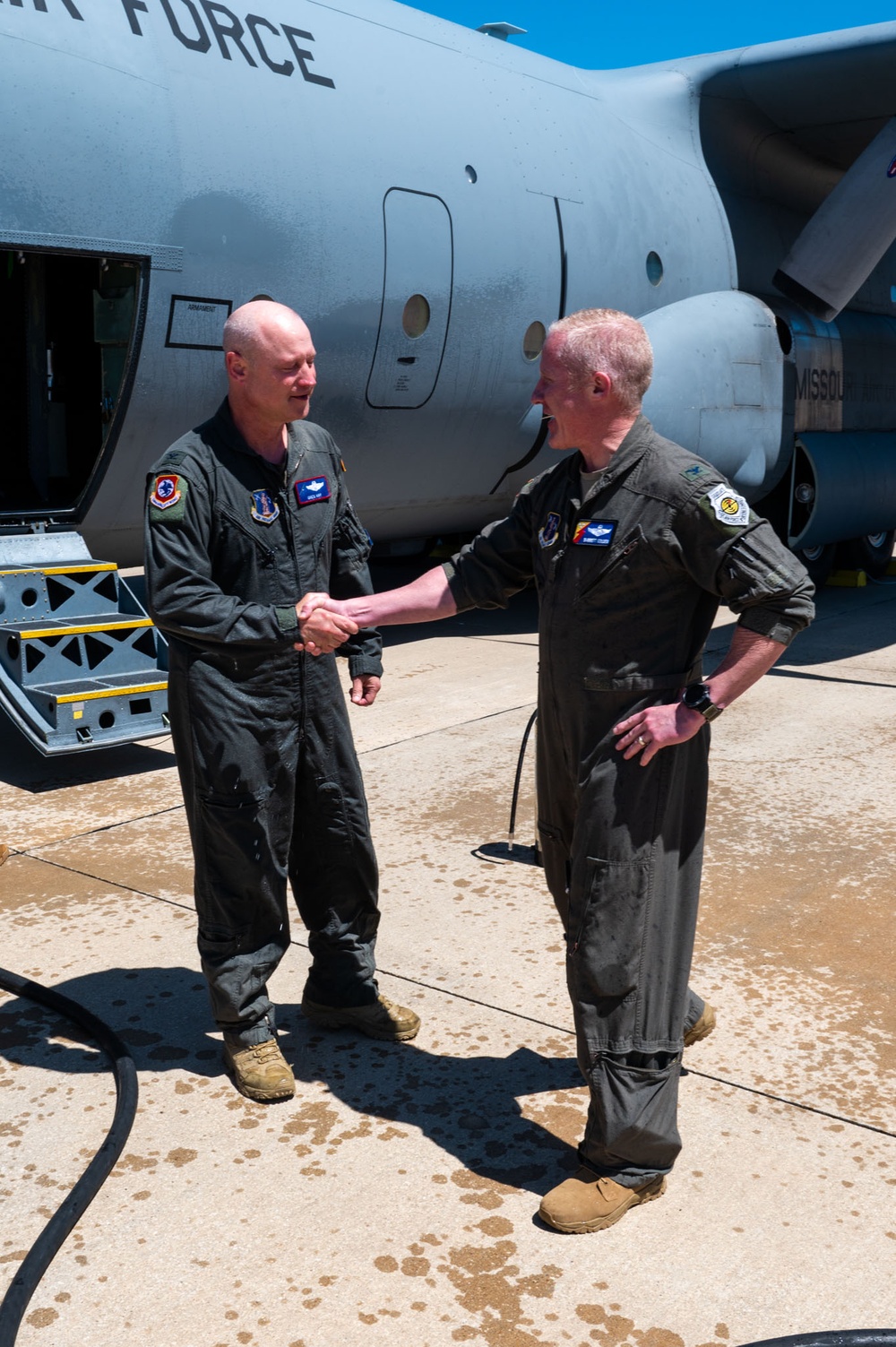 DVIDS - Images - Vice commander takes final flight [Image 6 of 7]