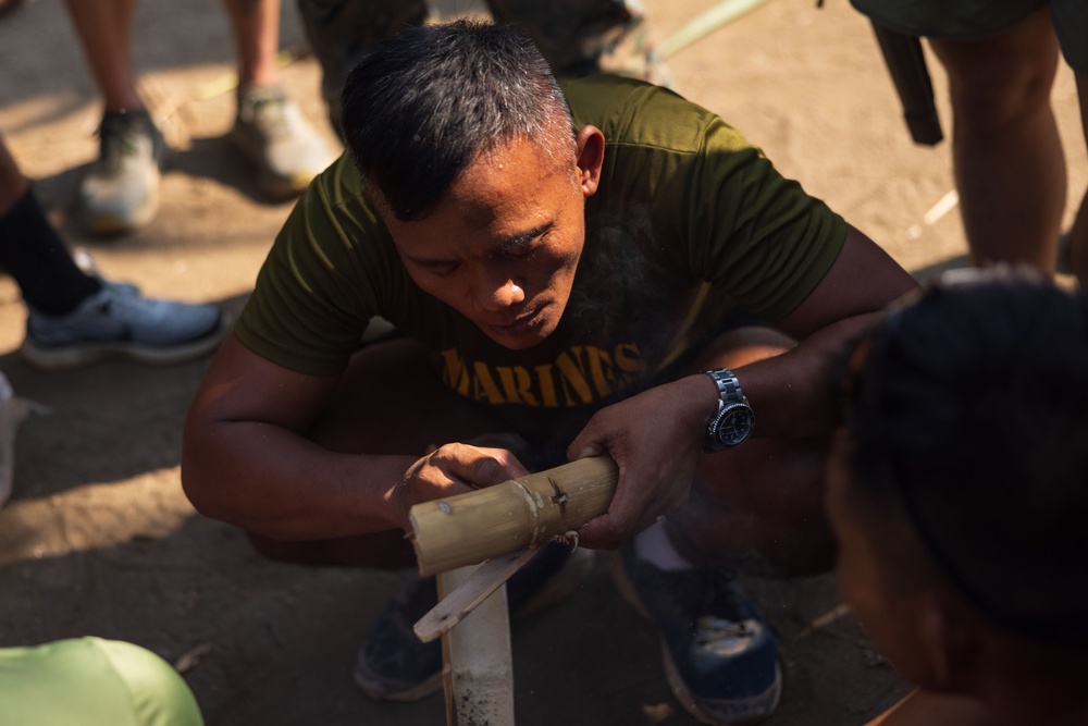 DVIDS - Images - Balikatan 24: 3d LCT Learns Jungle Survival from Philippine Marines [Image 6 of 12]