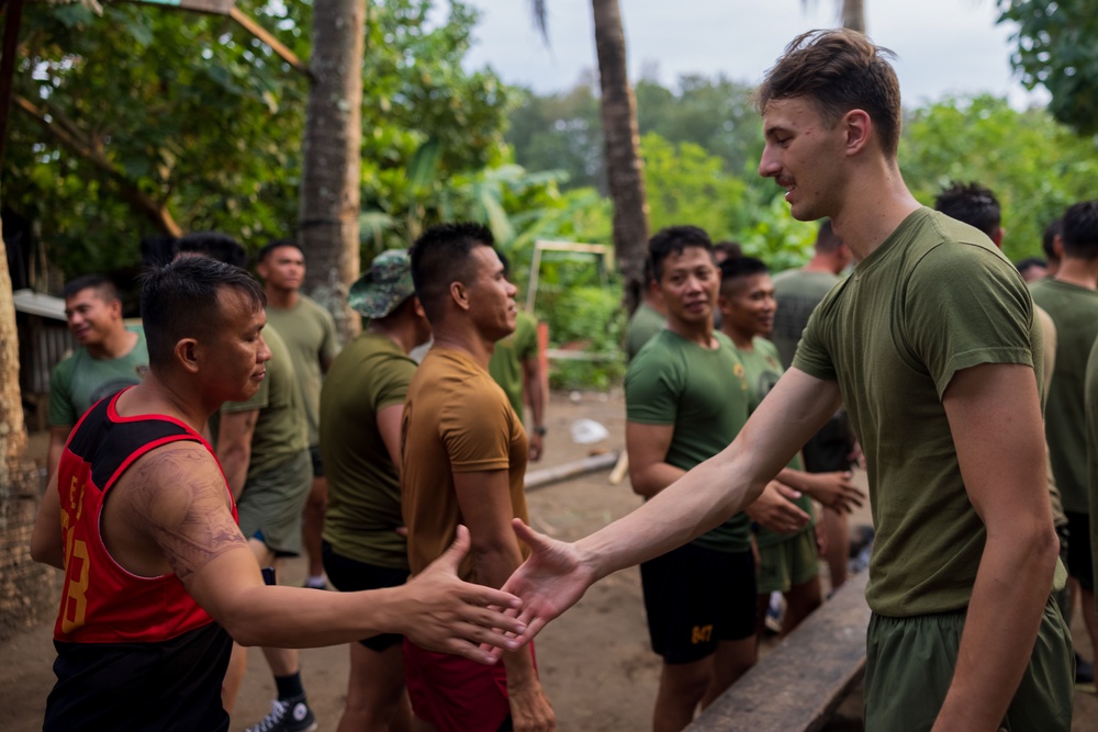 DVIDS - Images - Balikatan 24: 3d LCT Learns Jungle Survival from Philippine Marines [Image 12 ...