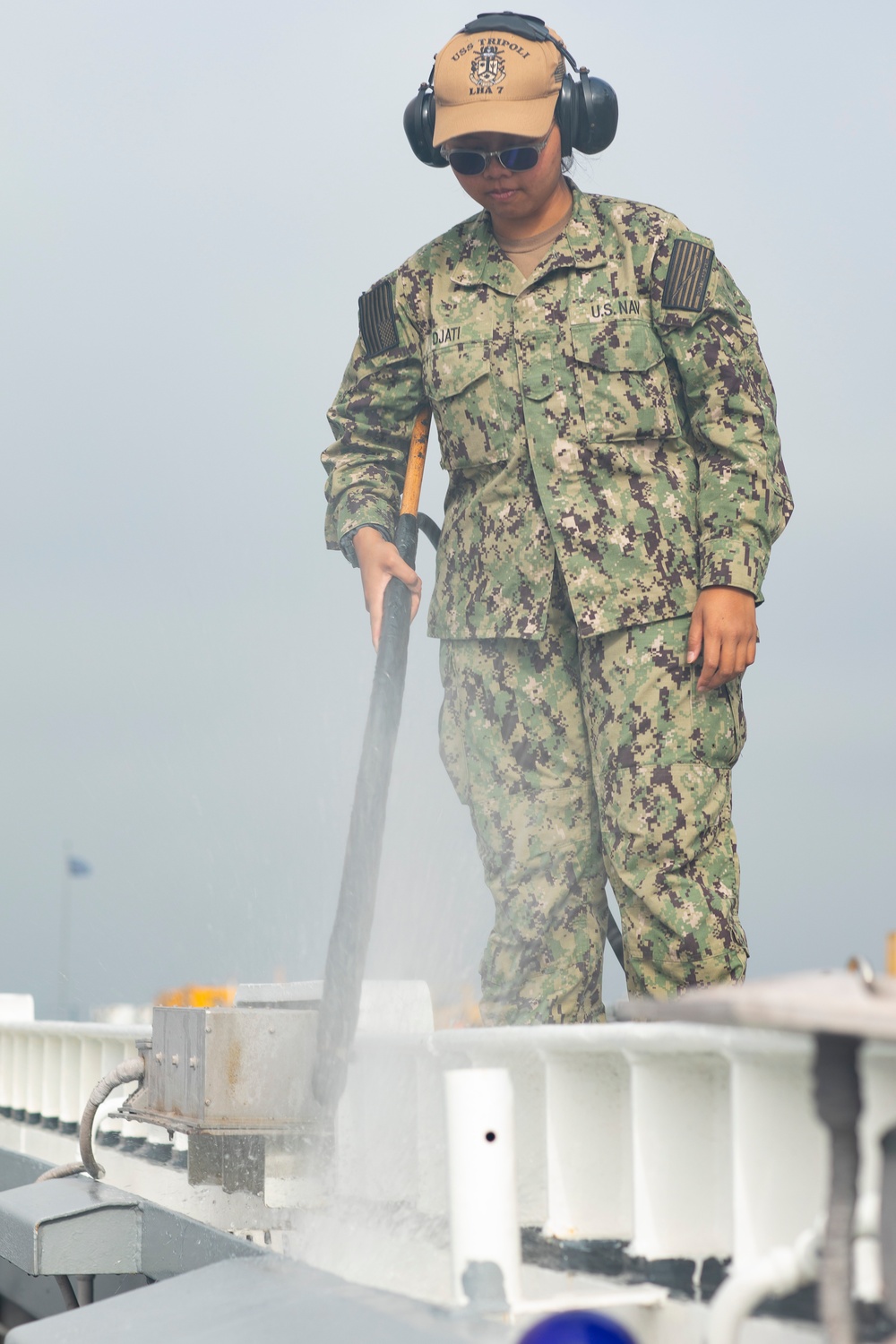 DVIDS - Images - Sailors clean the flight deck [Image 1 of 6]