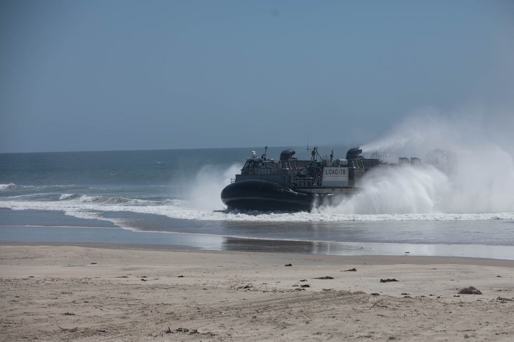 DVIDS - Images - 1st LAR Bn. offloads from LCACs during reconnaissance ...
